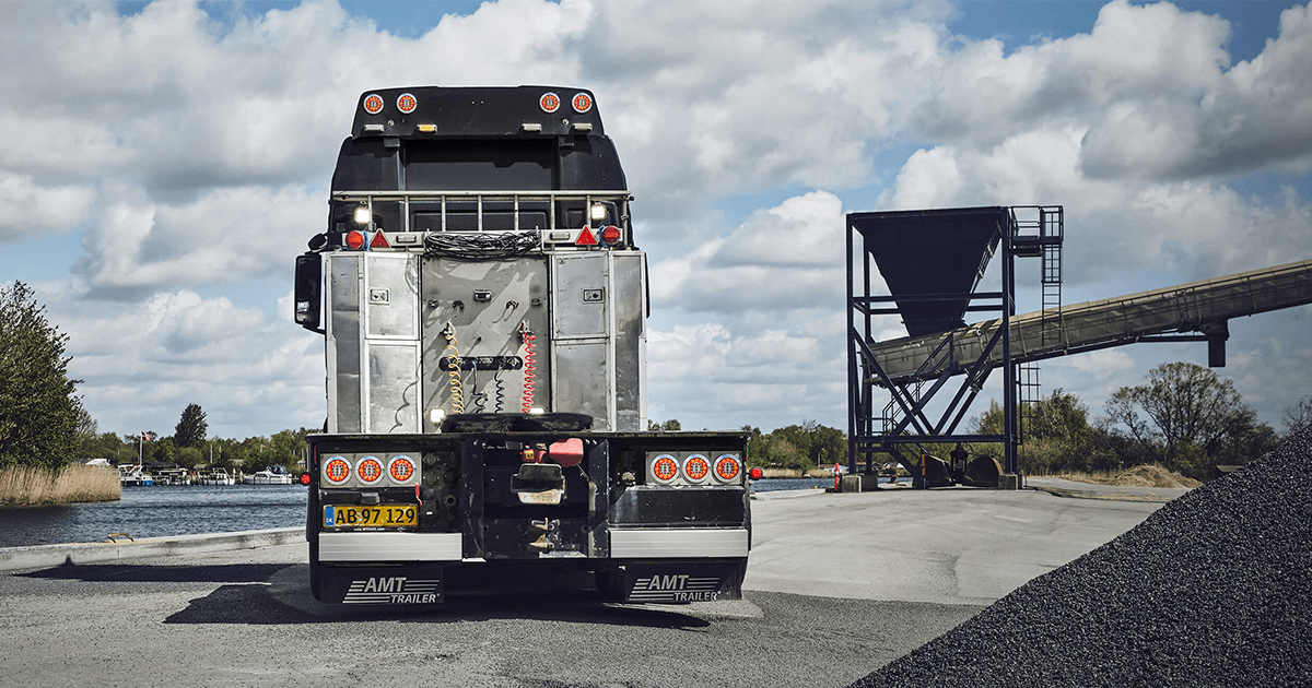 Simple and effective signature lighting for trucks